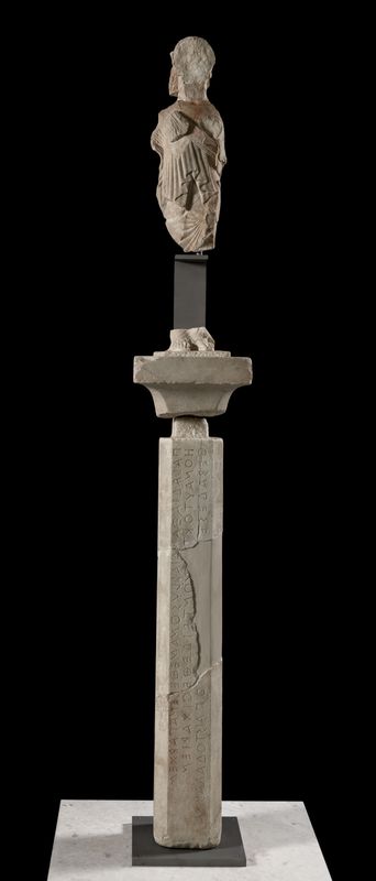 Kore statue with its base | Acropolis Museum | Official website