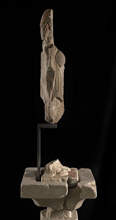 Kore statue with its base | Acropolis Museum | Official website